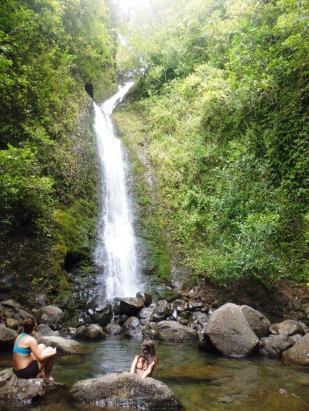 14 Oahu Waterfalls + Map + 2026 Info - Eco Lodges Anywhere